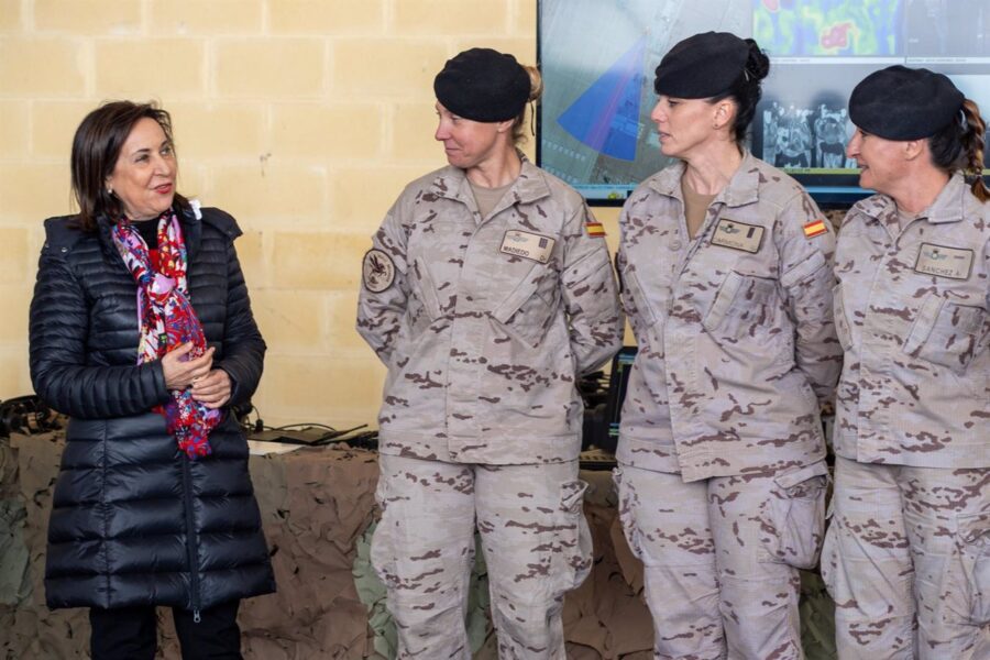 Defensa Premia a la Sargento Laura Pons por su Destacada Labor como ...